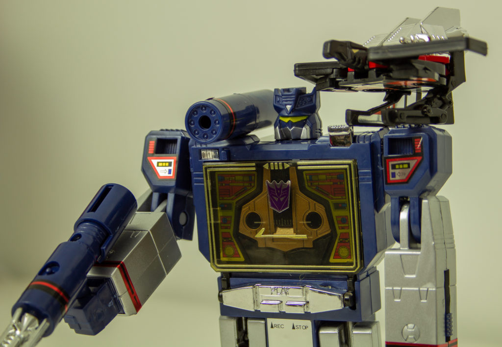 Walmart's Soundwave Transformer re-issue is a true classic | The Nerdy