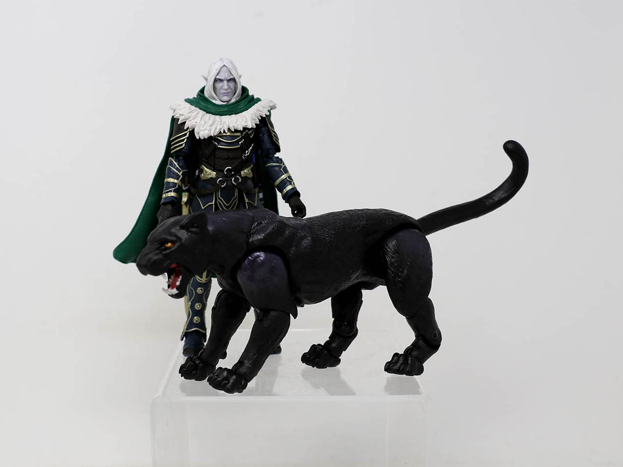 Drizzt & Guenhwyvar Figure set hands-on - A fantasy homerun | The Nerdy