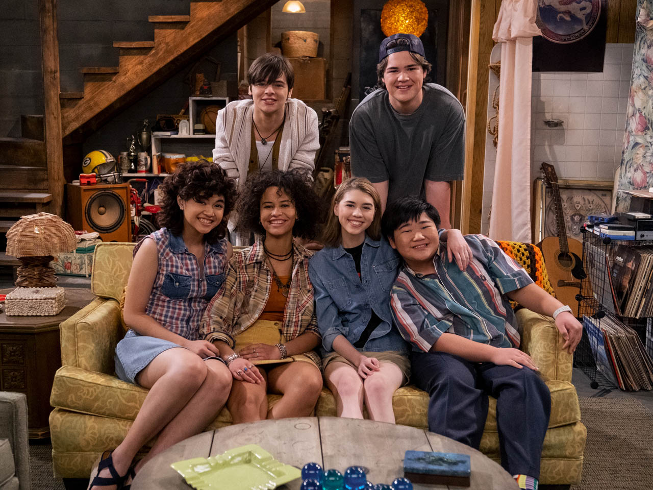 That 90s Show Trailer Reveals Some Secrets The Nerdy