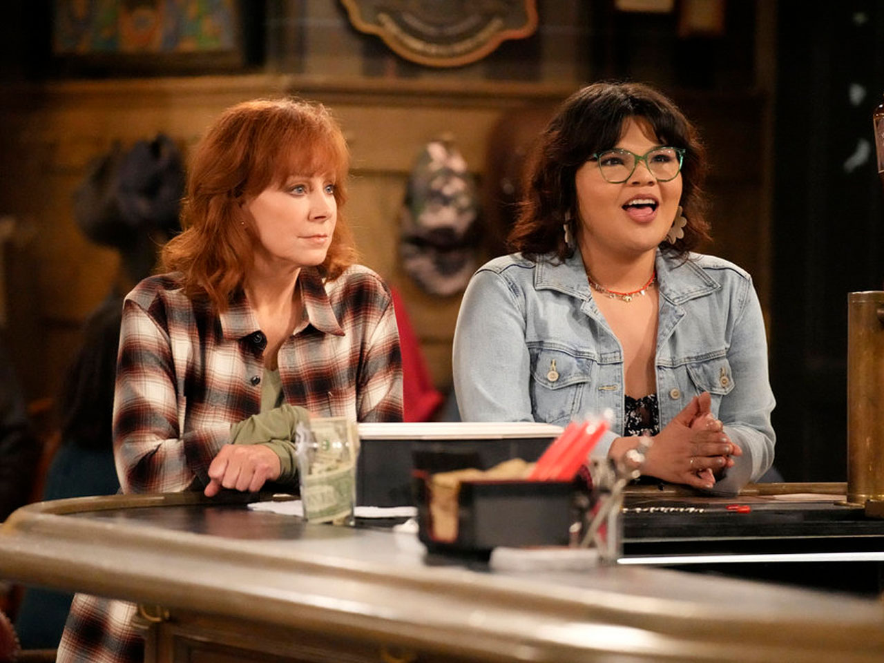 Happy's Place Review - Familiar faces in new roles | The Nerdy